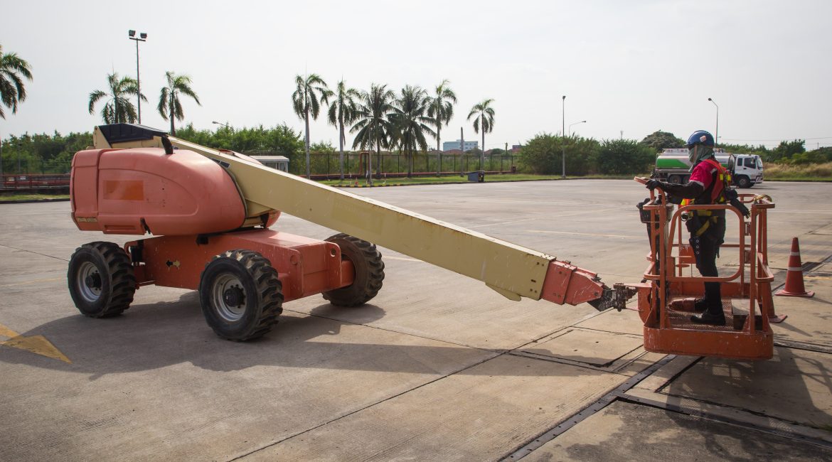 MEWP Training: Skyrocket Safety & Speed in Aviation Ops